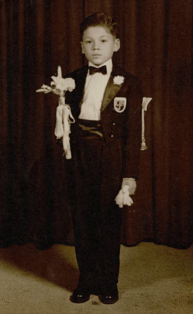 A born entertainer; Miguel’s story. Un artista nacido; la historia de ...