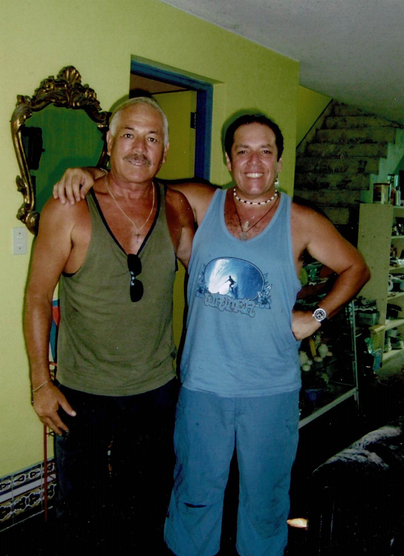 A born entertainer; Miguel’s story. Un artista nacido; la historia de ...